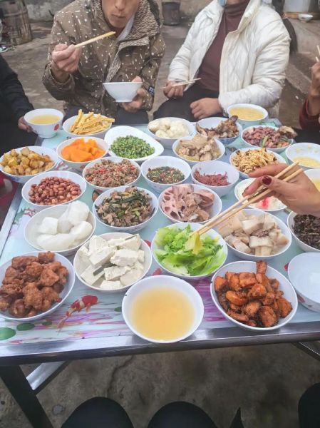 云南杀猪饭八大碗有哪些_怎么做才正宗-第2张图片-山城妙识