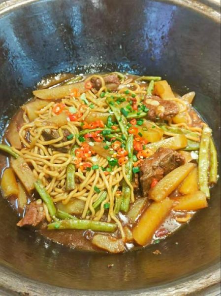 排骨焖面怎么做_排骨焖面用哪种面条-第1张图片-山城妙识