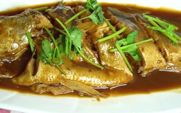 炖大黄花鱼的家常做法_大黄花鱼怎么炖不腥-第1张图片-山城妙识