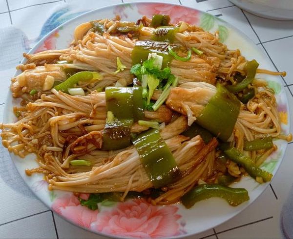 青椒炒金针菇怎么炒才好吃_青椒炒金针菇的家常做法窍门-第1张图片-山城妙识 青椒炒金针菇怎么炒才好吃_青椒炒金针菇的家常做法窍门-第1张图片-山城妙识