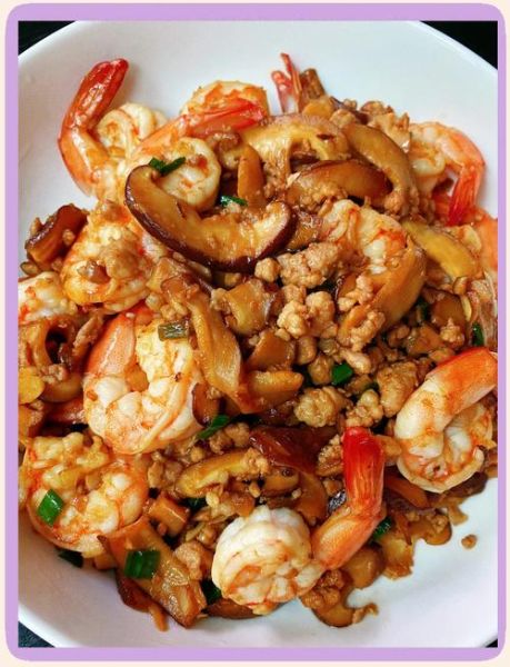 香菇炒虾仁怎么做好吃_香菇炒虾仁的家常做法-第1张图片-山城妙识