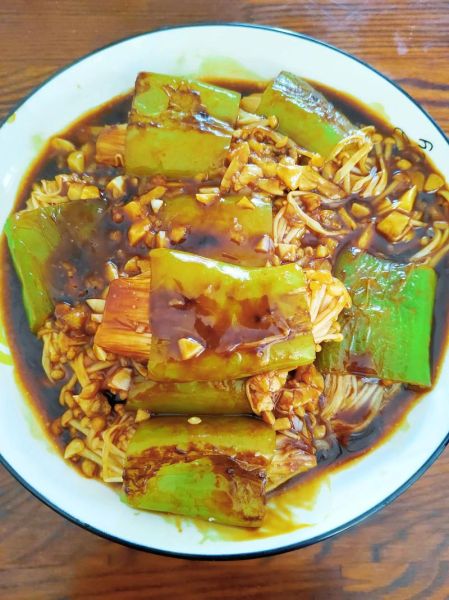 青椒炒金针菇怎么炒才好吃_青椒炒金针菇的家常做法窍门-第2张图片-山城妙识 青椒炒金针菇怎么炒才好吃_青椒炒金针菇的家常做法窍门-第2张图片-山城妙识