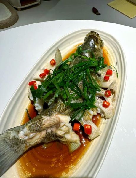 清蒸鲈鱼怎么做_清蒸鲈鱼简单窍门-第3张图片-山城妙识