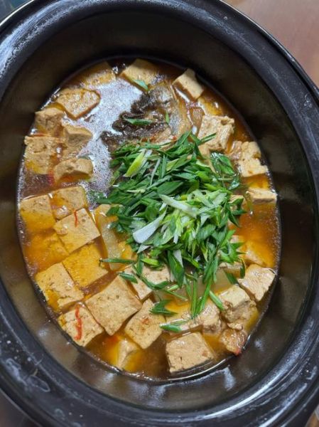 胖头鱼头怎么做好吃_胖头鱼头视频教程-第1张图片-山城妙识