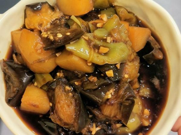 茄子土豆怎么做好吃_茄子土豆的家常做法大全-第3张图片-山城妙识