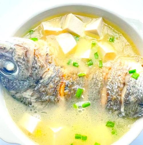 豆腐炖鲫鱼的功效_鲫鱼豆腐汤能补钙吗-第1张图片-山城妙识