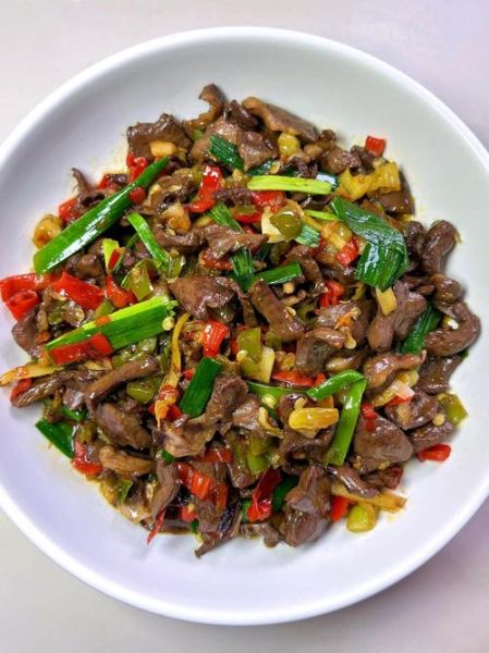 猪心炒芹菜怎么炒才嫩_猪心炒芹菜要不要焯水-第1张图片-山城妙识 猪心炒芹菜怎么炒才嫩_猪心炒芹菜要不要焯水-第1张图片-山城妙识