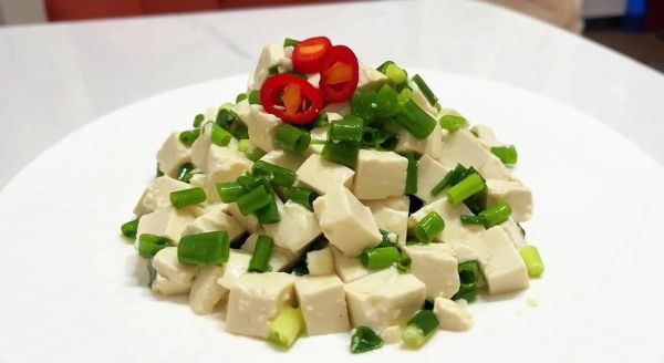 小葱拌豆腐怎么做_豆腐要不要焯水-第2张图片-山城妙识