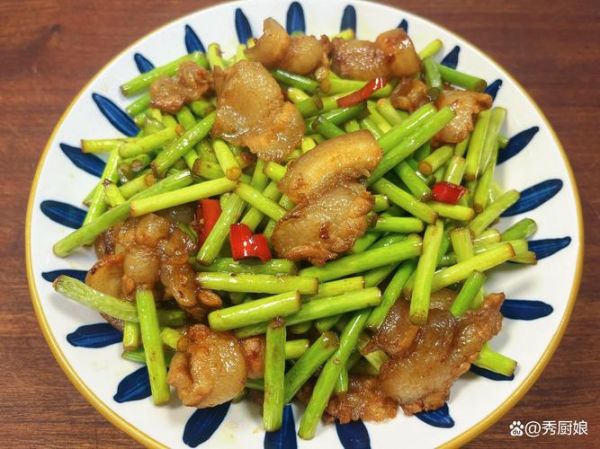 炒蒜苔怎么炒才脆_蒜苔炒之前要焯水吗-第1张图片-山城妙识