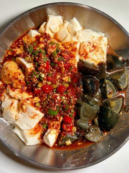 凉拌皮蛋豆腐怎么做_皮蛋豆腐热量高吗-第3张图片-山城妙识