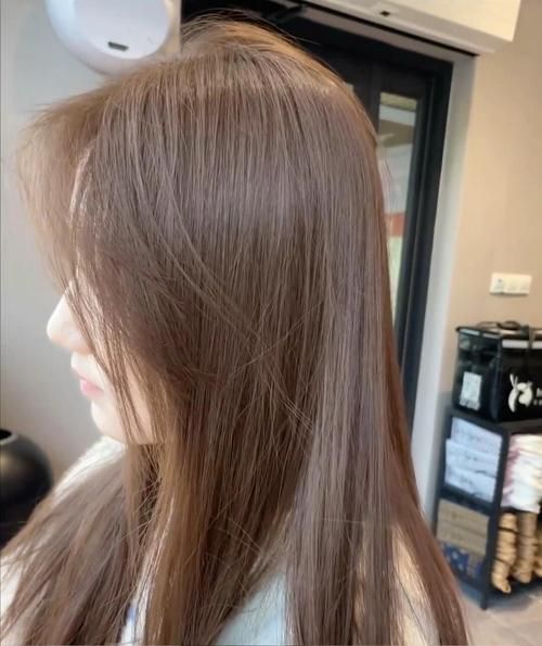 蜂蜜茶色适合什么肤色_蜂蜜茶色掉色后是什么颜色-第1张图片-山城妙识 蜂蜜茶色适合什么肤色_蜂蜜茶色掉色后是什么颜色-第1张图片-山城妙识