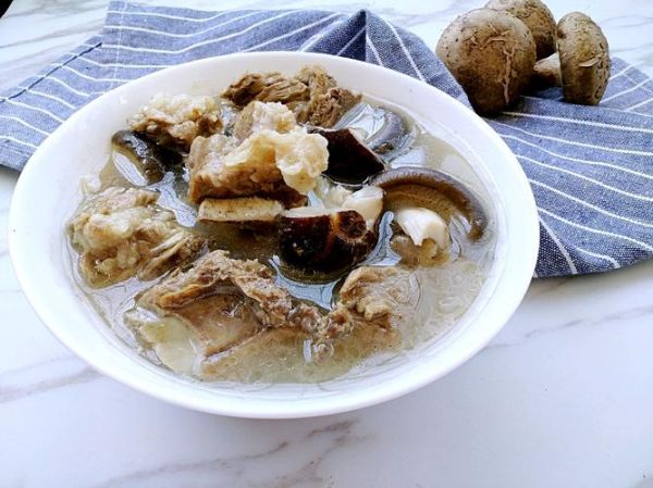 香菇排骨汤的做法_香菇排骨汤的功效-第3张图片-山城妙识