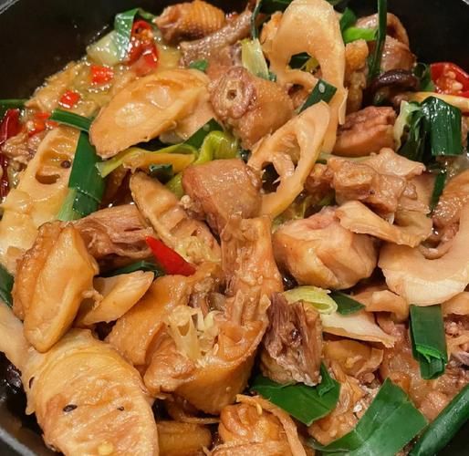 炒腊鸡怎么做好吃_腊鸡炒之前要不要焯水-第1张图片-山城妙识