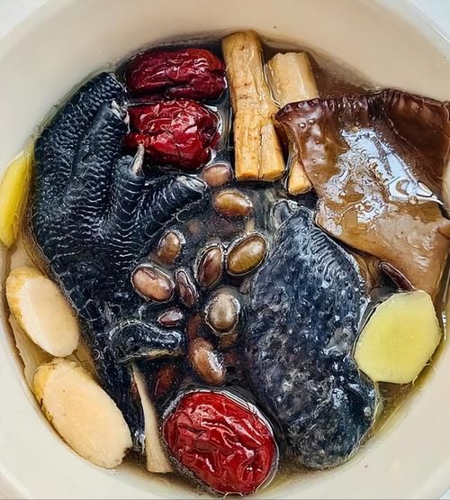 夏天乌鸡汤加什么炖最好_清热又不上火-第3张图片-山城妙识