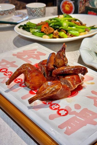 广式脆皮乳鸽怎么做_乳鸽皮脆肉嫩秘诀-第2张图片-山城妙识