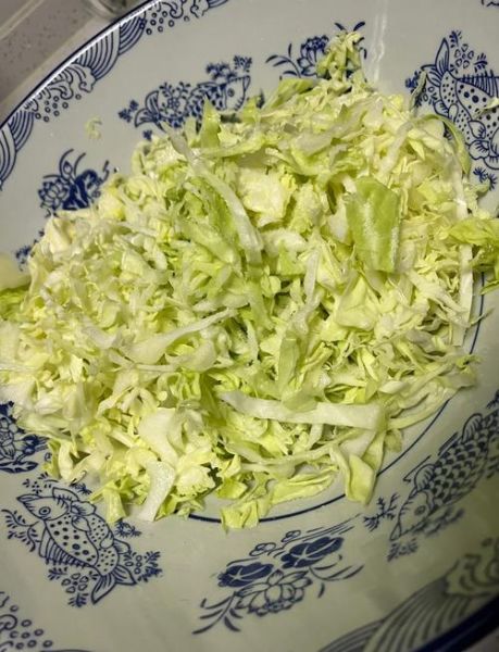 凉拌圆白菜怎么做好吃_圆白菜焯水几分钟才脆-第1张图片-山城妙识