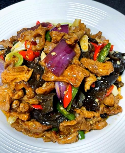 洋葱木耳炒肉怎么炒好吃_洋葱木耳炒肉用哪个部位肉-第1张图片-山城妙识 洋葱木耳炒肉怎么炒好吃_洋葱木耳炒肉用哪个部位肉-第1张图片-山城妙识