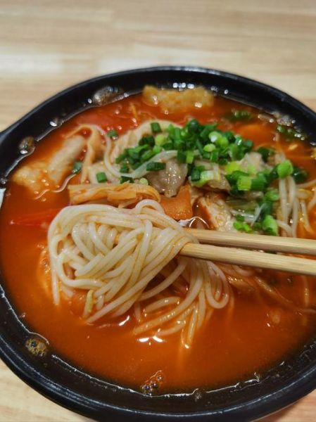 砂锅米线怎么做好吃_砂锅米线热量高吗-第2张图片-山城妙识