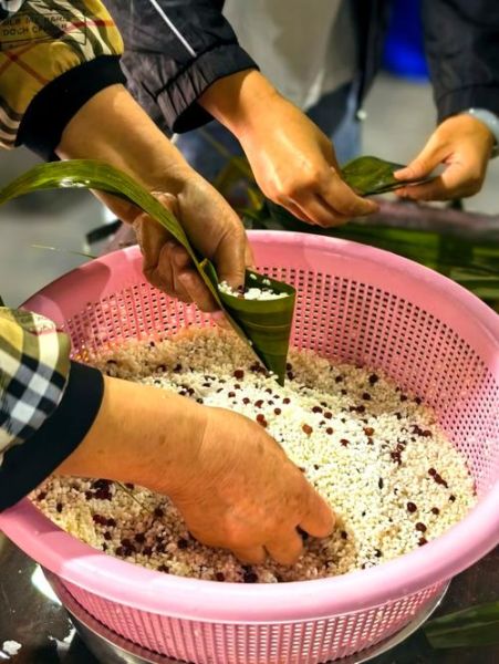 农村包粽子图片真实照片_包粽子步骤图解-第2张图片-山城妙识 农村包粽子图片真实照片_包粽子步骤图解-第2张图片-山城妙识