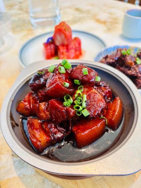 红烧五花肉怎么做才好吃_红烧五花肉的家常做法-第1张图片-山城妙识