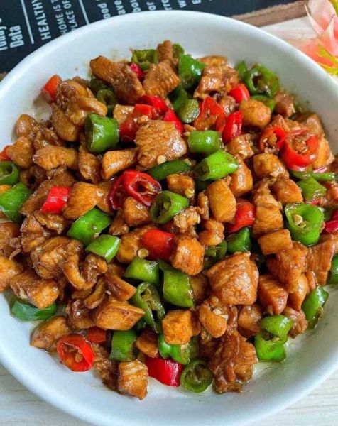 尖椒炒鸡丁怎么做_尖椒炒鸡丁热量高吗-第2张图片-山城妙识