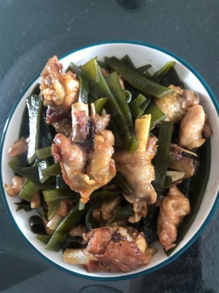 鸡肉炒海带怎么做_海带炒鸡肉需要焯水吗-第1张图片-山城妙识