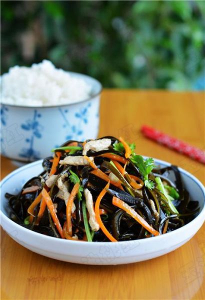 鸡肉炒海带怎么做_海带炒鸡肉需要焯水吗-第3张图片-山城妙识