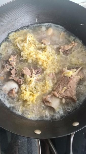酸菜炖大骨头怎么做_酸菜炖大骨头最正宗的做法-第1张图片-山城妙识 酸菜炖大骨头怎么做_酸菜炖大骨头最正宗的做法-第1张图片-山城妙识