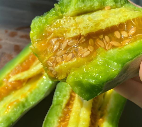 羊角蜜甜瓜要削皮吃吗_羊角蜜甜瓜怎么吃-第1张图片-山城妙识