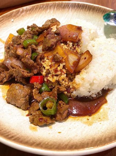 牛肉饭怎么做_牛肉饭用什么部位最好-第1张图片-山城妙识