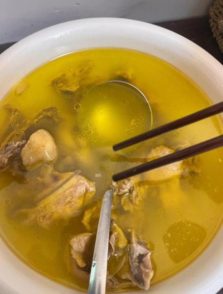 煲鸡汤要不要焯水_焯水对鸡汤的影响-第2张图片-山城妙识