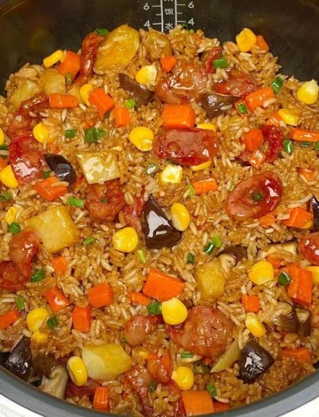 土豆香肠焖饭怎么做_香肠焖饭需要焯水吗-第1张图片-山城妙识