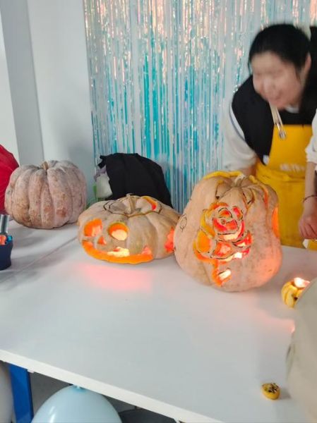 南瓜灯怎么做最漂亮_万圣节南瓜灯雕刻技巧-第3张图片-山城妙识