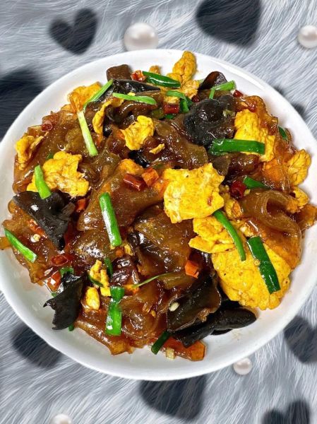 粉皮鸡蛋怎么炒好吃窍门_粉皮炒鸡蛋不碎不散技巧-第1张图片-山城妙识 粉皮鸡蛋怎么炒好吃窍门_粉皮炒鸡蛋不碎不散技巧-第1张图片-山城妙识