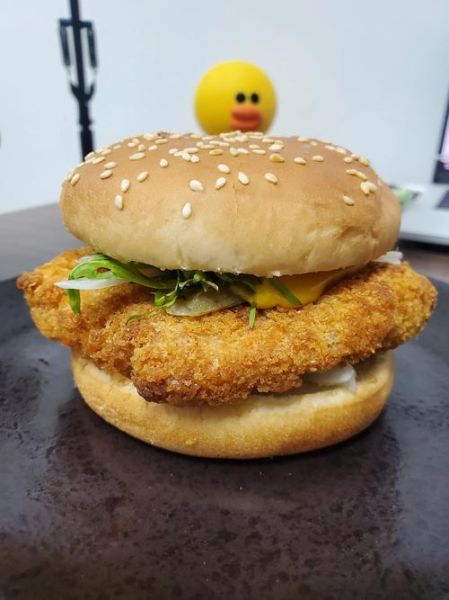 汉堡包怎么做才好吃_家庭版汉堡包做法视频-第1张图片-山城妙识