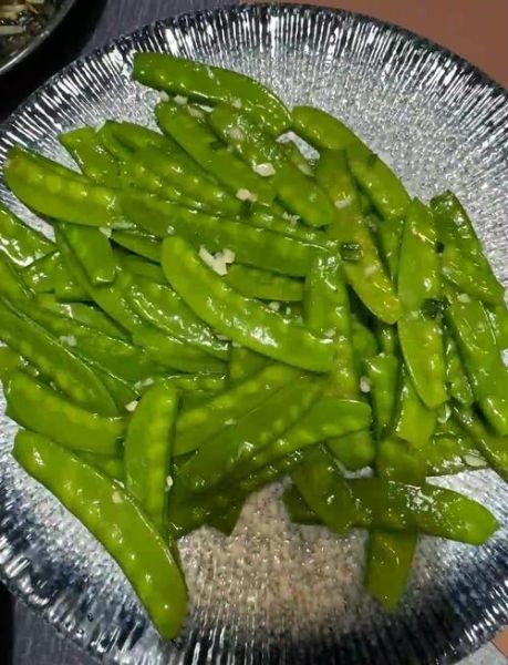 荷兰豆怎么炒才脆_清炒荷兰豆要不要焯水-第1张图片-山城妙识 荷兰豆怎么炒才脆_清炒荷兰豆要不要焯水-第1张图片-山城妙识
