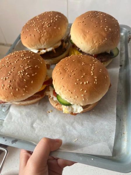 汉堡包怎么做才好吃_家庭版汉堡包做法视频-第3张图片-山城妙识