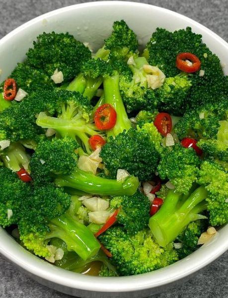 凉拌西兰花怎么摆盘好看_西兰花凉拌摆盘技巧-第1张图片-山城妙识