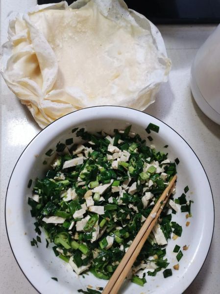 韭菜饼怎么和面_韭菜饼怎么煎不粘锅-第1张图片-山城妙识 韭菜饼怎么和面_韭菜饼怎么煎不粘锅-第1张图片-山城妙识