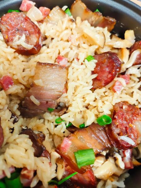 腊肉焖饭怎么做_腊肉焖饭用哪种米-第1张图片-山城妙识