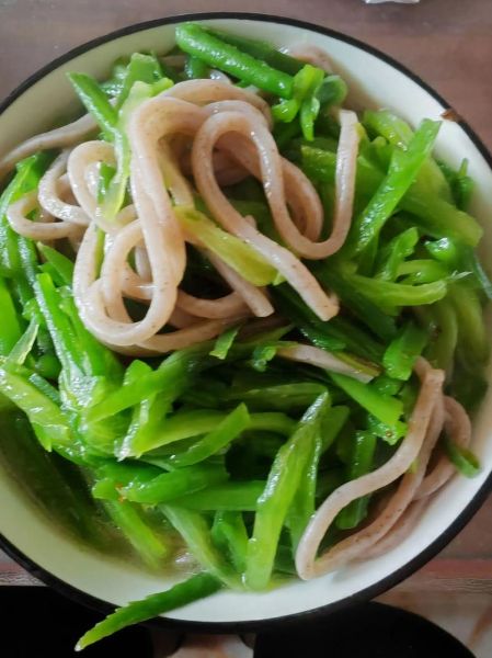 香椿芽怎么腌制_香椿芽腌制方法-第2张图片-山城妙识 香椿芽怎么腌制_香椿芽腌制方法-第2张图片-山城妙识