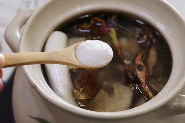 炖鸡汤不能放什么调料_哪些香料会破坏鲜味-第2张图片-山城妙识 炖鸡汤不能放什么调料_哪些香料会破坏鲜味-第2张图片-山城妙识