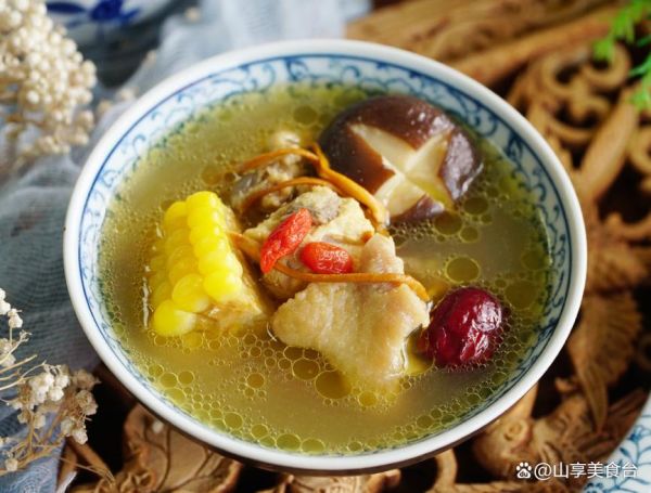 炖鸡汤不能放什么调料_哪些香料会破坏鲜味-第1张图片-山城妙识 炖鸡汤不能放什么调料_哪些香料会破坏鲜味-第1张图片-山城妙识