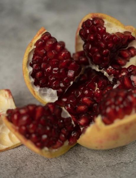 石榴怎么剥图解_石榴剥开技巧-第2张图片-山城妙识 石榴怎么剥图解_石榴剥开技巧-第2张图片-山城妙识