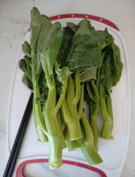 广东白灼芥菜怎么做_芥菜焯水几分钟才脆绿-第3张图片-山城妙识