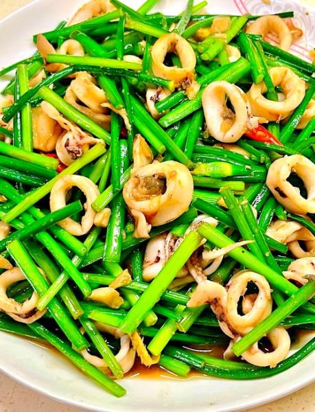 韭菜炒鱿鱼圈怎么做_韭菜炒鱿鱼圈热量高吗-第3张图片-山城妙识