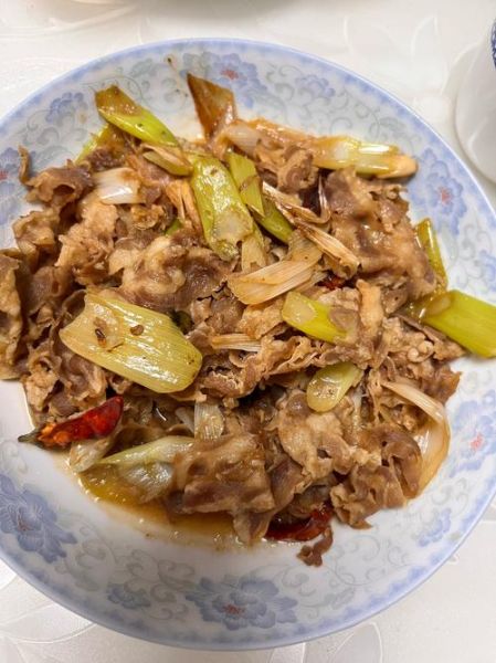 羊肉炒大葱怎么炒好吃_羊肉炒大葱的家常做法-第2张图片-山城妙识