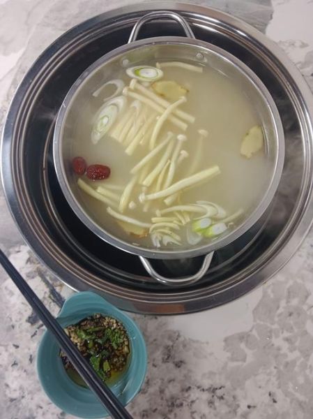 自制火锅清汤锅底怎么做_清汤锅底需要哪些材料-第1张图片-山城妙识 自制火锅清汤锅底怎么做_清汤锅底需要哪些材料-第1张图片-山城妙识