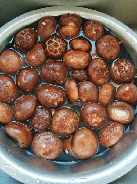 香菇酱怎么做_家庭版香菇酱做法-第2张图片-山城妙识