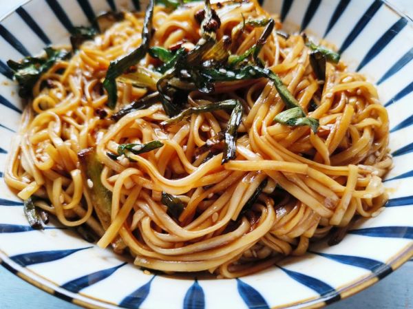 葱油面拌面的葱油怎么做_家常做法详解-第2张图片-山城妙识 葱油面拌面的葱油怎么做_家常做法详解-第2张图片-山城妙识